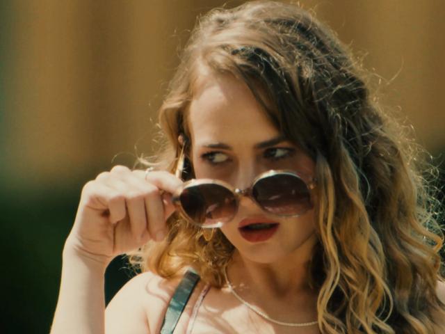 Molly Singer újra az iskolapadban